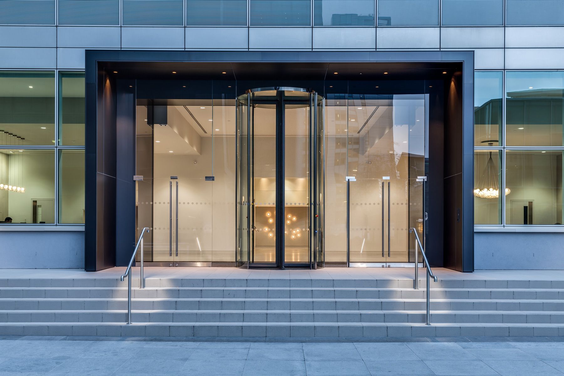 5 Advantages of Having an Automatic Door for Your Business