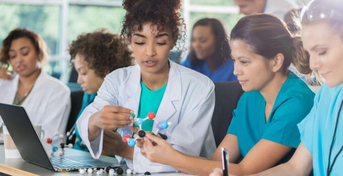 How To Stay Ahead As A Pre-Med Undergraduate