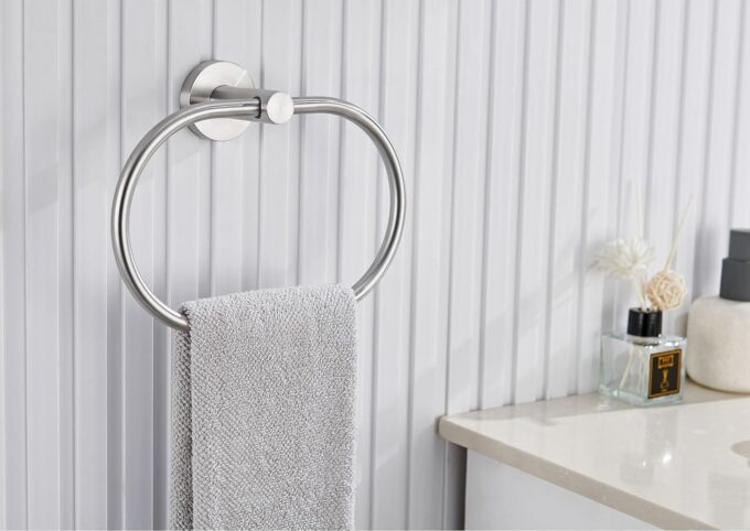 5 Luxurious Wall-Mounted Towel Racks to Pamper Yourself