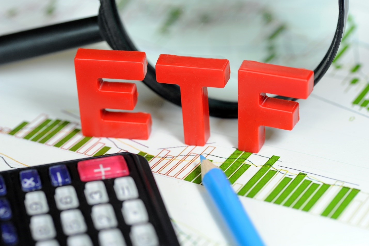 What is an ETF (Exchange-Traded Fund)
