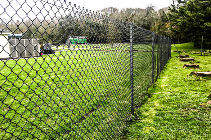 A Comprehensive Guide to Mesh Fencing ─ Types, Uses, & Installation Tips