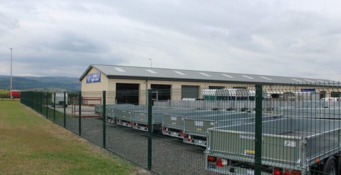 A Comprehensive Guide to Mesh Fencing ─ Types, Uses, & Installation Tips