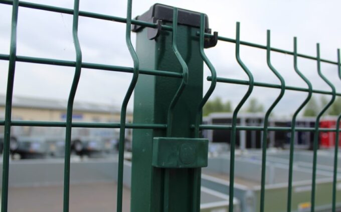 A Comprehensive Guide to Mesh Fencing ─ Types, Uses, & Installation Tips